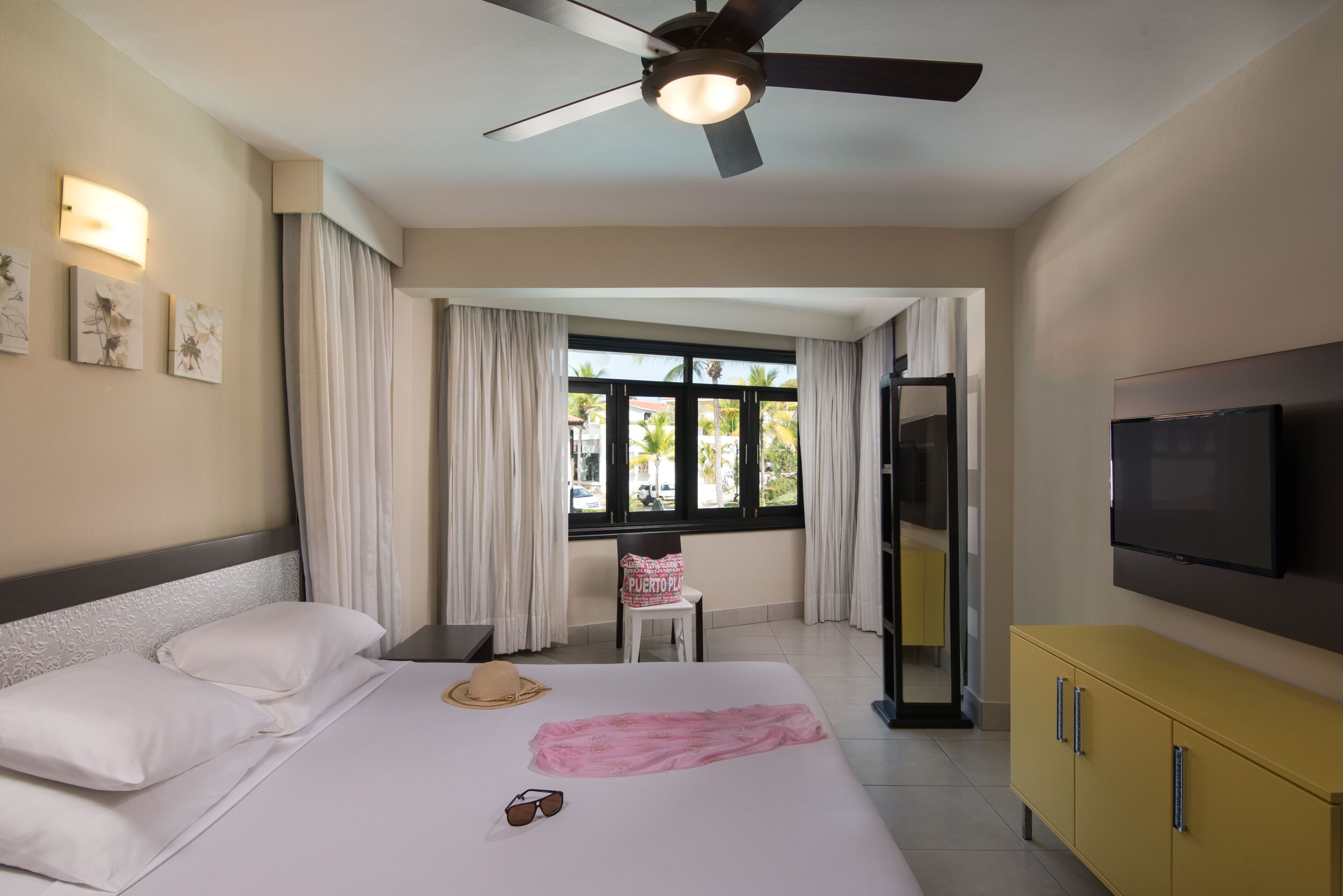 5 Star Luxurious Beach Front Resort- All Inclusive Food/ Drinks/ Airport Travel - Puerto Plata