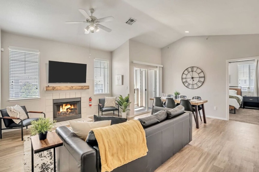 Stylish 2br Apt With Twin Over King Bunk, Pool, And Fitness Center, Close To Hill Afb - Layton, UT