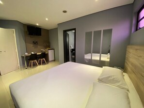 Suite-Estúdio Empresarial | Minibar, secretária, Wi-fi grátis, roupa de cama fornecida 