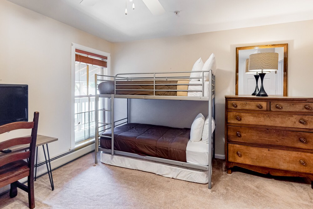 Serene Condo Near Skiing And Golf With Balcony, Fast Wifi, And Washer/dryer - Ludlow, VT