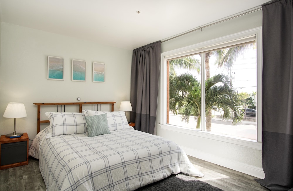 Madeira Bay Resort 200 Marina View W/beach Access - Treasure Island, FL