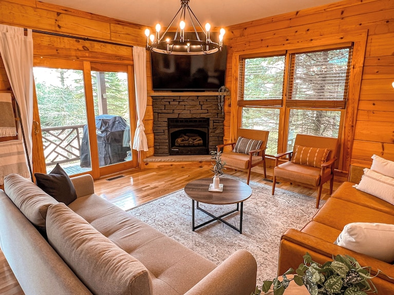 Cozy Cabin Retreat W/ Private Hot Tub Near Slopes - Snowshoe
