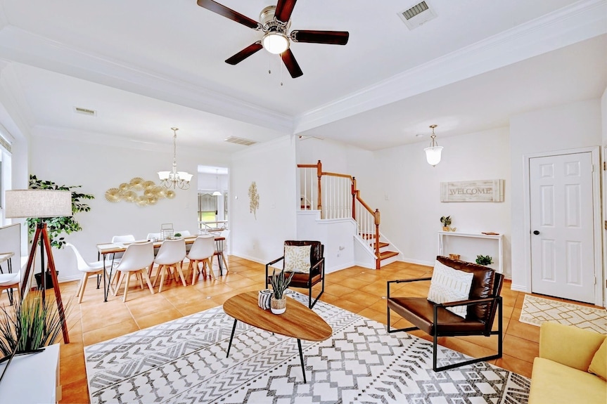 Large Dog Friendly House W/ Fenced Yard! Sleeps 14 - Round Rock, TX