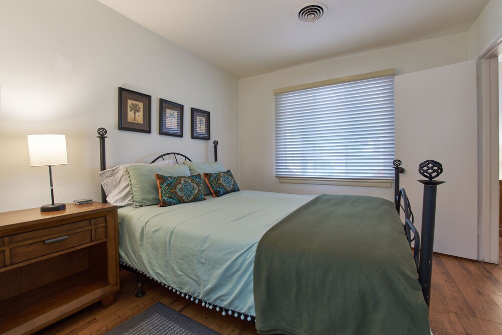 Comfy 4br Home + Sunroom/pool! - Palm Springs