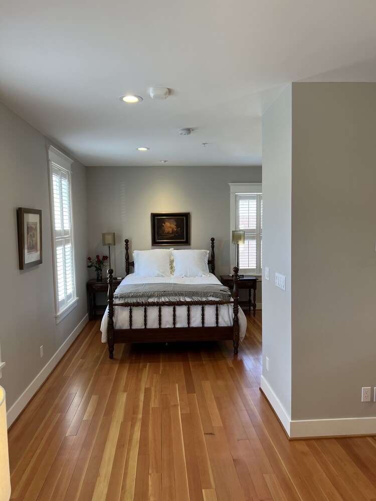 Salty Vons Waterfront Inn - Studio Located In Coupeville Historic District - Port Townsend