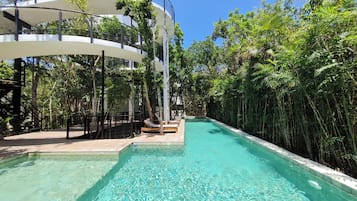 2 piscinas externas, espreguiçadeiras