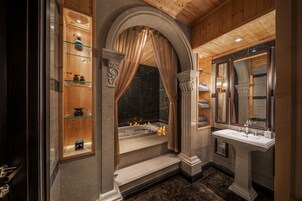 Salas para tratamentos a dois, sauna seca, banheira de hidromassagem