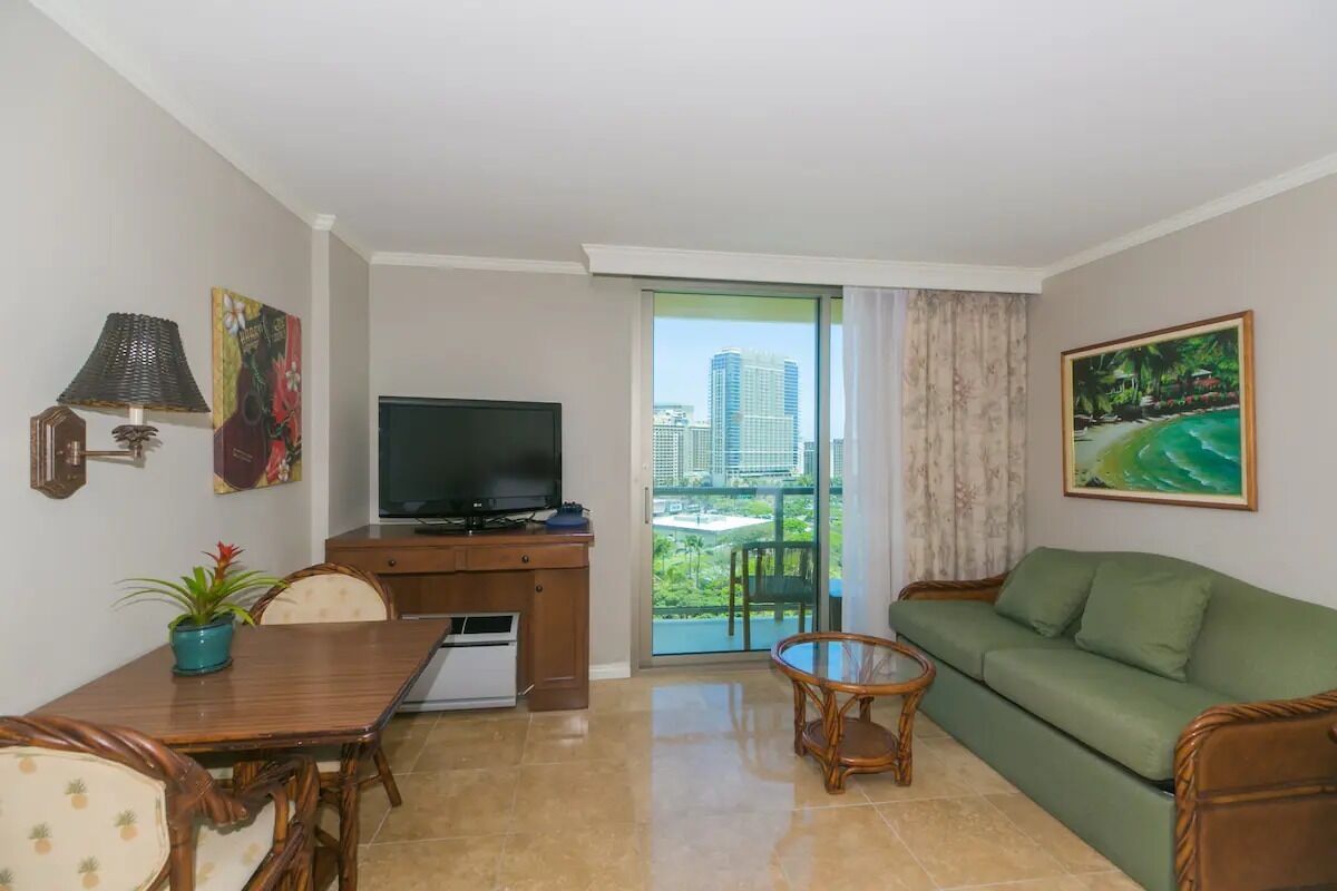 Charming Waikiki Studio With Partial Ocean View In Boutique Hotel - Honolulu