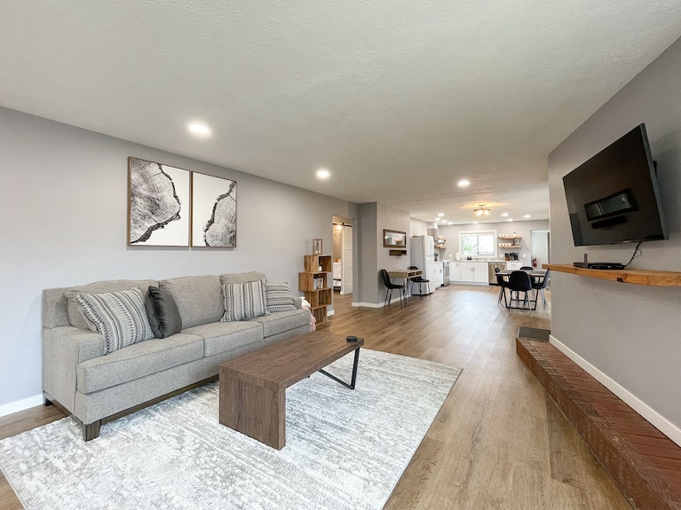 Excellent Location, Close To Olympic National Park, Restaurants & Grocery Stores - Port Angeles, WA