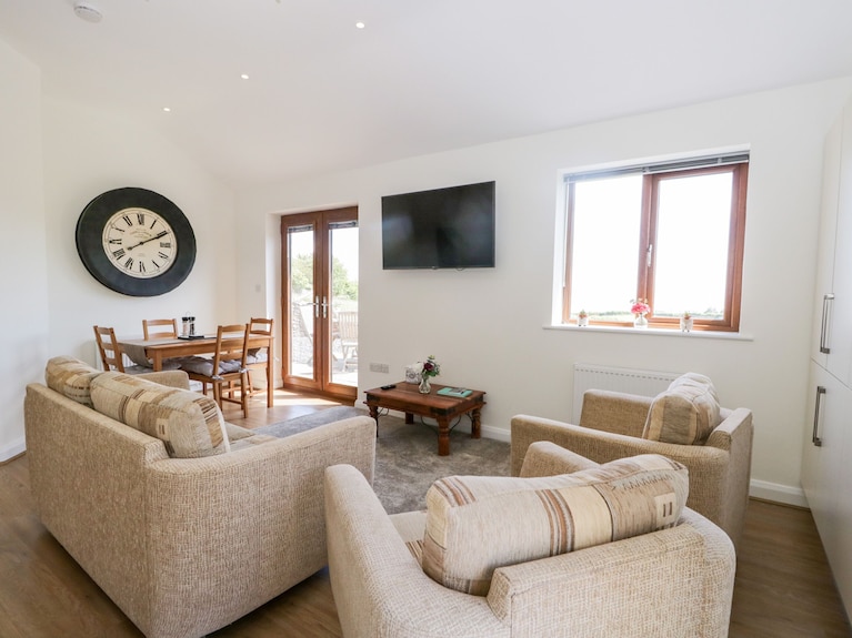 Little Barn, Pet Friendly, Character Holiday Cottage In Cartmel - Cartmel