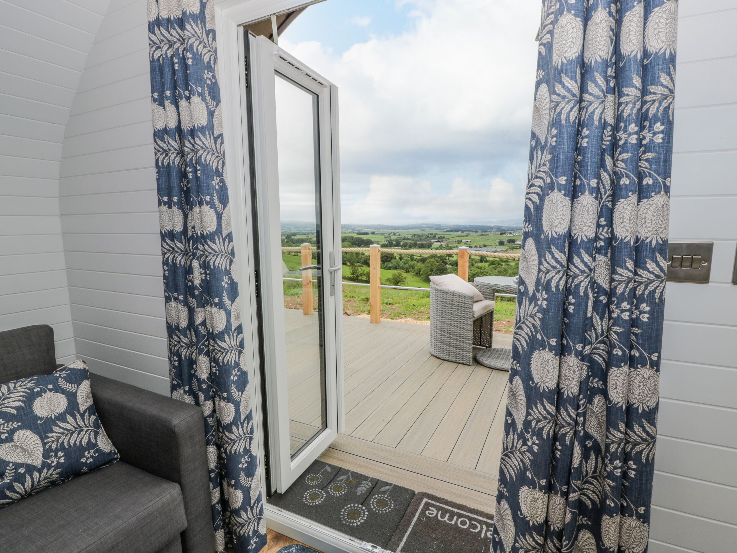 Laird Lodge 2, Romantic, With Hot Tub In Lochmaben - Lockerbie