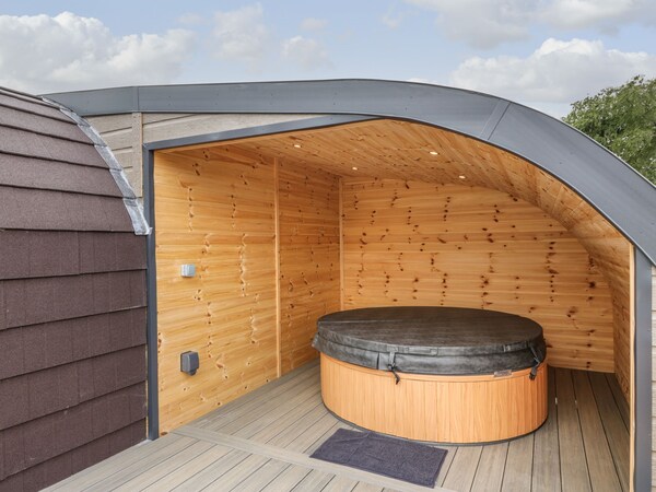 Laird Lodge 5, Romantic, With Hot Tub In Lochmaben - Dumfries and Galloway