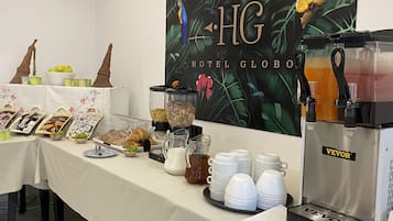 Café da manhã com buffet todos os dias (EUR 5 por pessoa)