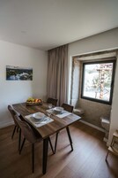 Apartamento standard | Cozinha privada | Geladeira, micro-ondas, fogão, lava-louças