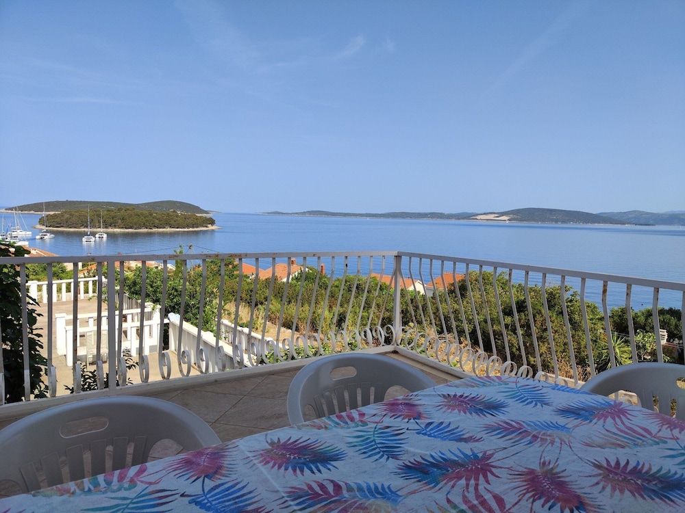 Holiday Home Maja - Maslinica