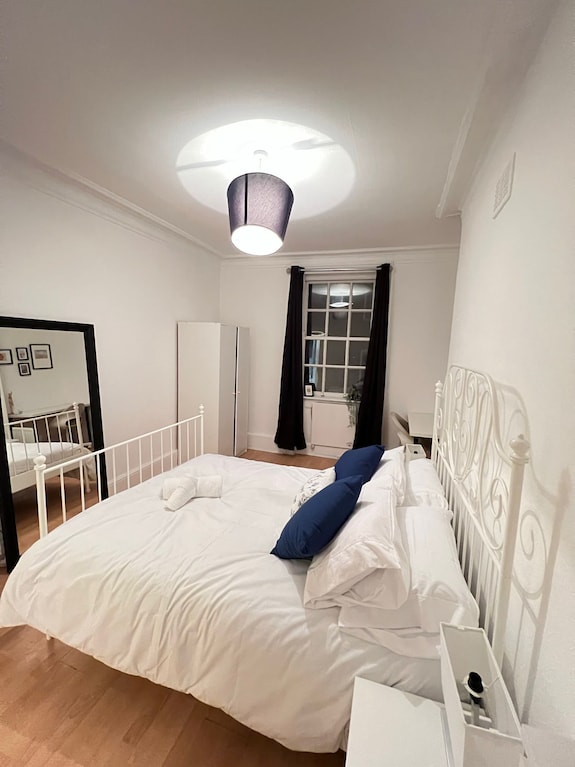 Cosy 2-bed Flat In The Heart Of Soho! - London