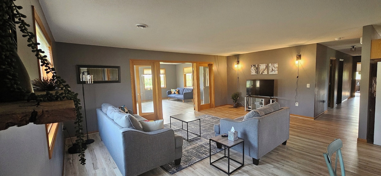 Cheerful 3-bedroom, 6 Acre Home On The Lake! - Dead Lake Township, MN