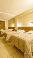 Quarto superior | Wi-Fi de cortesia, roupa de cama