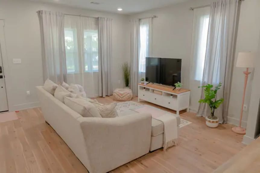 Dreamy Getaway 2br&2ba, Relaxing Backyard W/ Mural - Memphis, TN