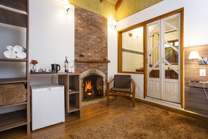 Chalé Super Luxo Chalé superluxo, 1 cama Queen, vista para a montanha, no jardim | Comodidade do quarto