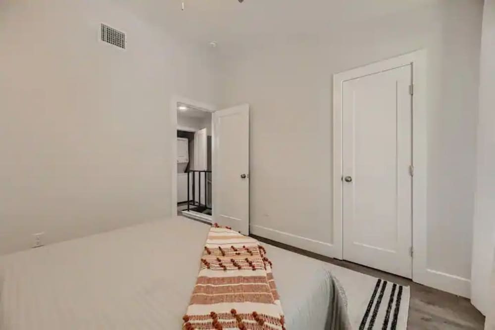 Entire 2 Floor Condo @ Heart Of Atx - Austin, TX