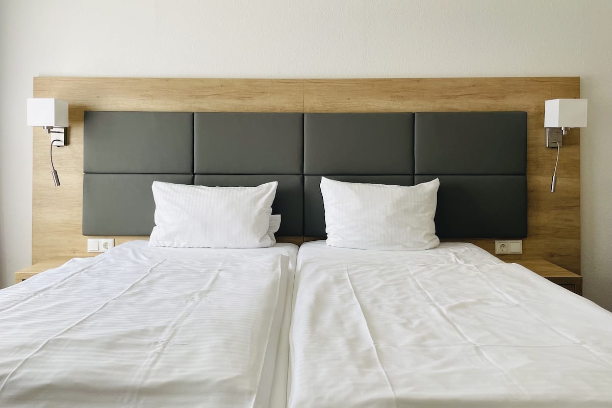 Quarto casal | Escrivaninha, Wi-Fi de cortesia, roupa de cama