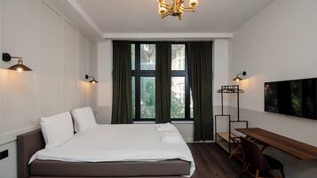 Quarto casal superior | Roupas de cama antialérgicas, escrivaninha