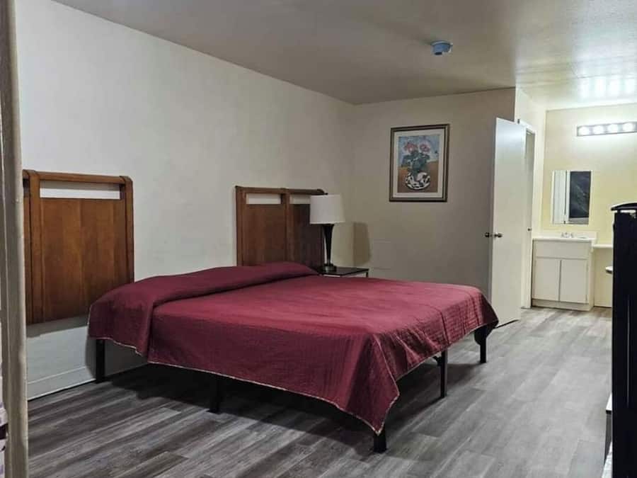 Quarto Económico | Wi-fi grátis, roupa de cama fornecida