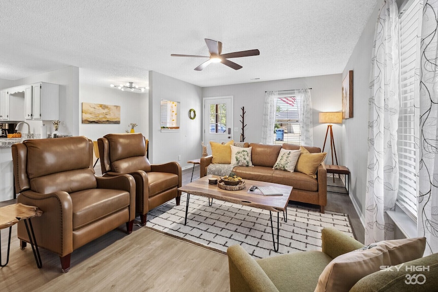 Kid, Bike, Dog, & Work Friendly. Foosball Table! Razorback Greenway Close By! - Bentonville, AR