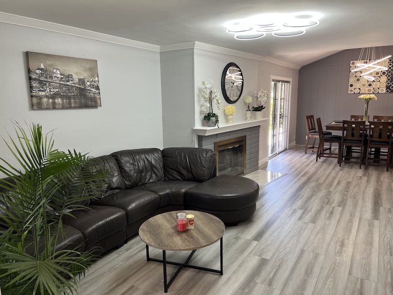 Ideal For Families Clean, Modern & Spacious 2br - Roseville, CA