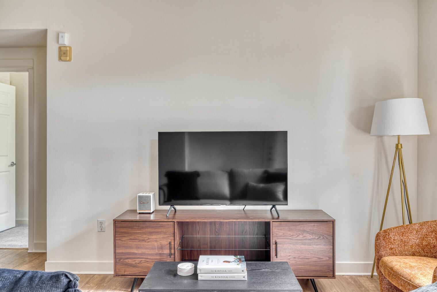 Stunning Bellevue 2br W/ Gym, W/d & Lounge, Near Shops, By Blueground - Bellevue, WA