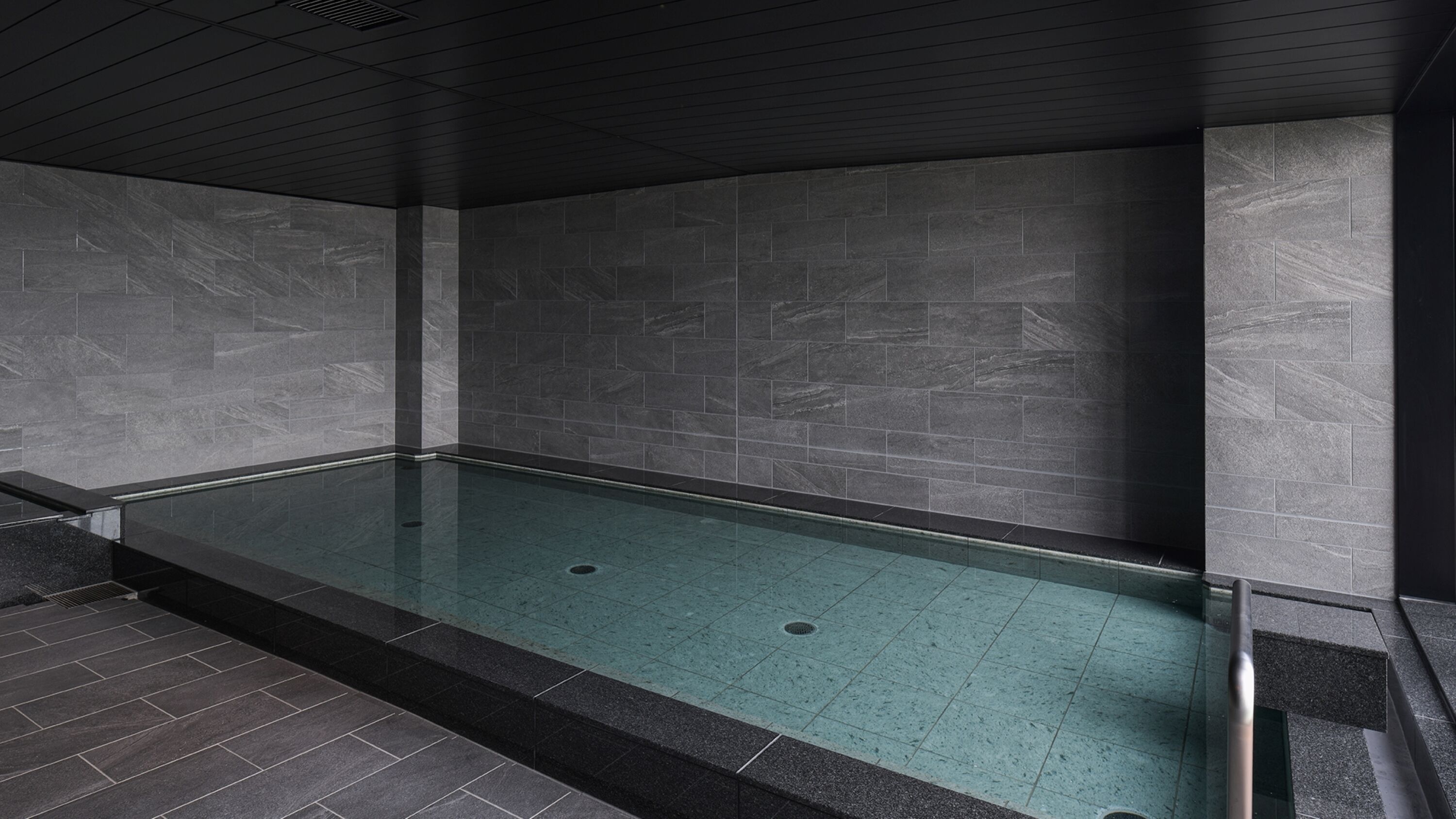 Sauna seca, sauna a vapor