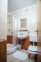 Quarto Duplo ou Twin Básico | Casa de banho