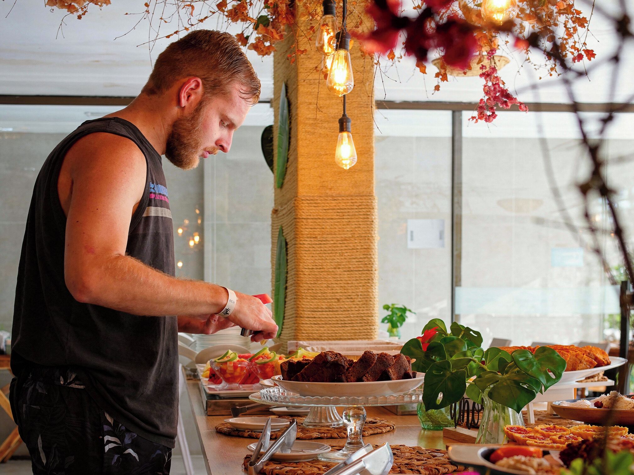 Café da manhã com buffet grátis todos os dias