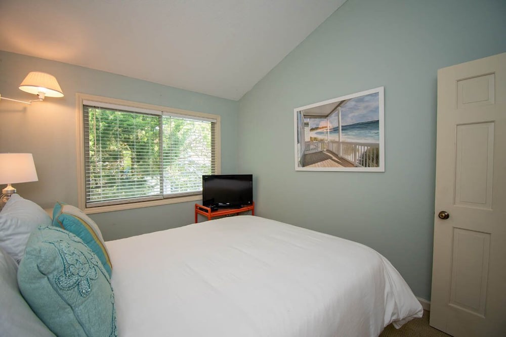 Og#10- Driftwood On The Ocean, Almost Oceanfront Condo In Pine Knoll Shores, Nc! - Emerald Isle, NC
