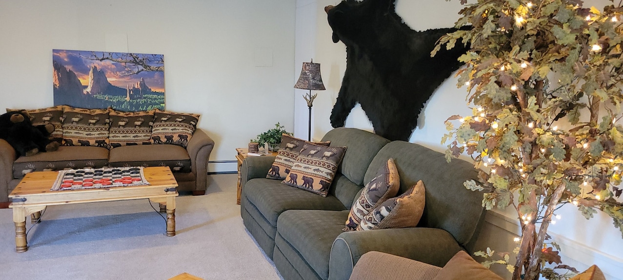 Lush Setting, Minutes To Downtown Colorado Springs - Colorado Springs, CO