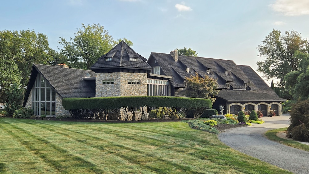 Twin Pine Manor Bed & Breakfast - Lititz, PA