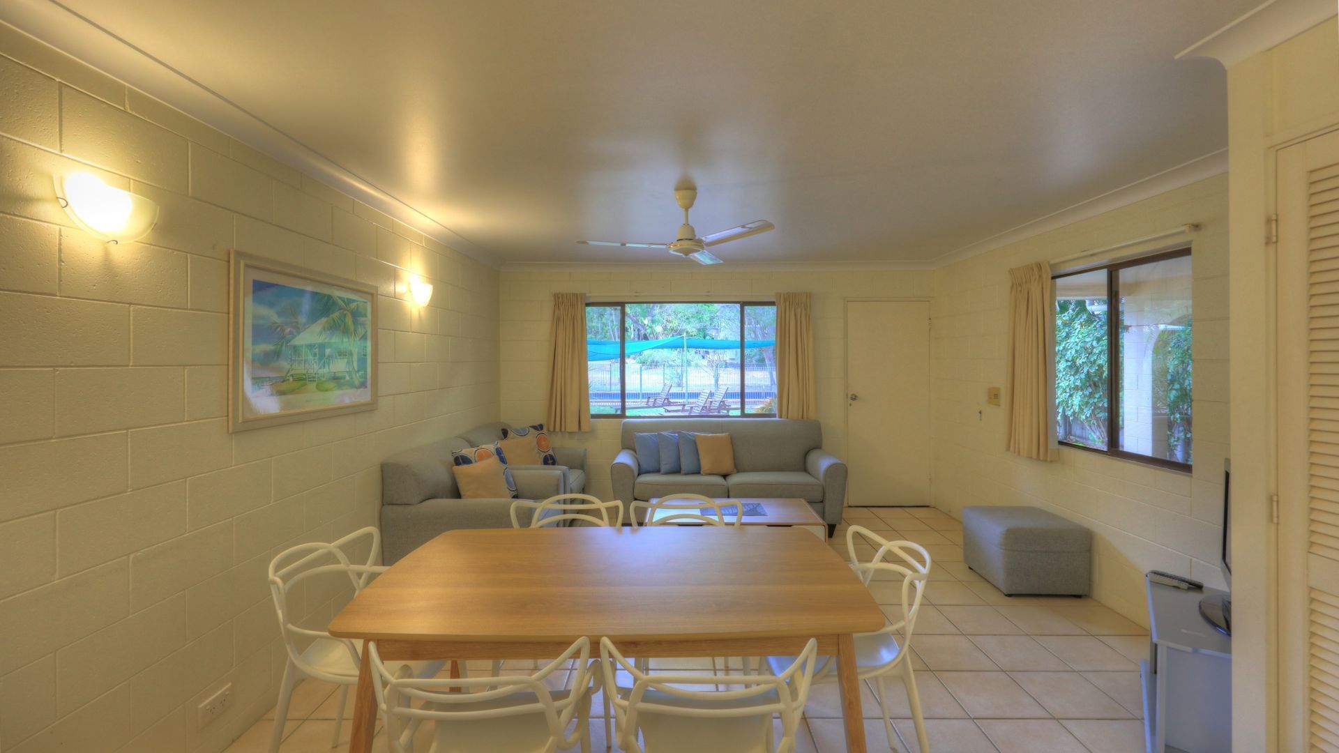 Arcadia Palms 2 - Tasteful And Light-filled Apartment Just Steps To Alma Bay, With Complex Pool - Magnetic Island