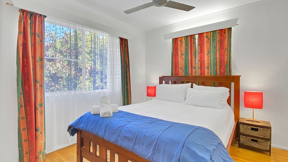 The Deck On Picnic - Fun-filled Family Island Getaway Just An Easy Stroll To Picnic Bay Beachfront - Queensland