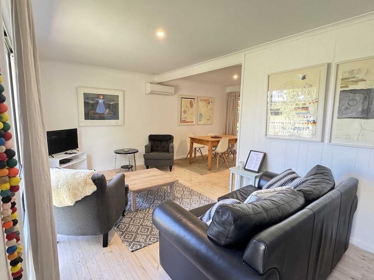 No.34 - Pet Friendly Outside - Robe