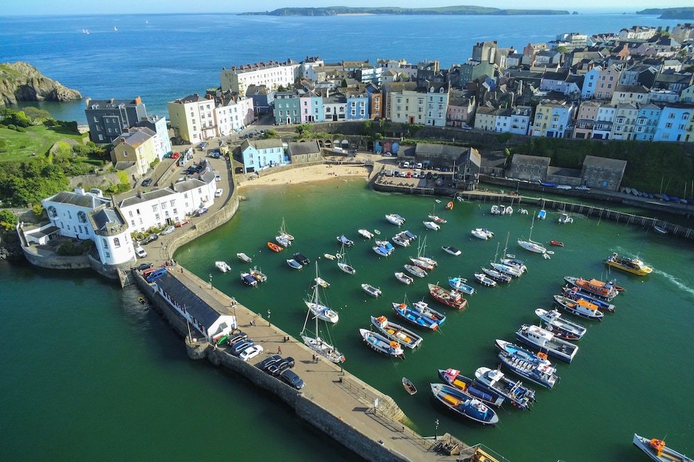 Four Seasons - 2 Bedroom Apartment - Tenby - Tenby