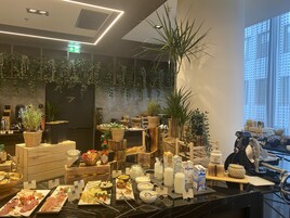 Pequeno-almoço tipo buffet diário mediante uma taxa 