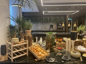 Café da manhã com buffet todos os dias mediante uma taxa