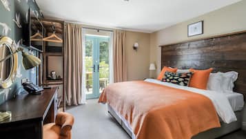 Roupa de alta qualidade, cofre no quarto, com decoração personalizada