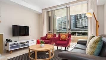 Apartamento básico | Área de estar | TV de tela plana 32 polegadas com canais a cabo, TV, Netflix