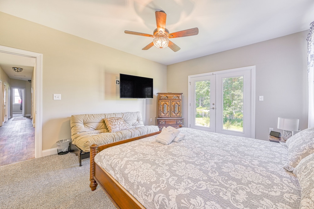Lakefront Home With Dock, Washer/dryer, Firepit & Ac - Dog-friendly - Virginia Renaissance Faire