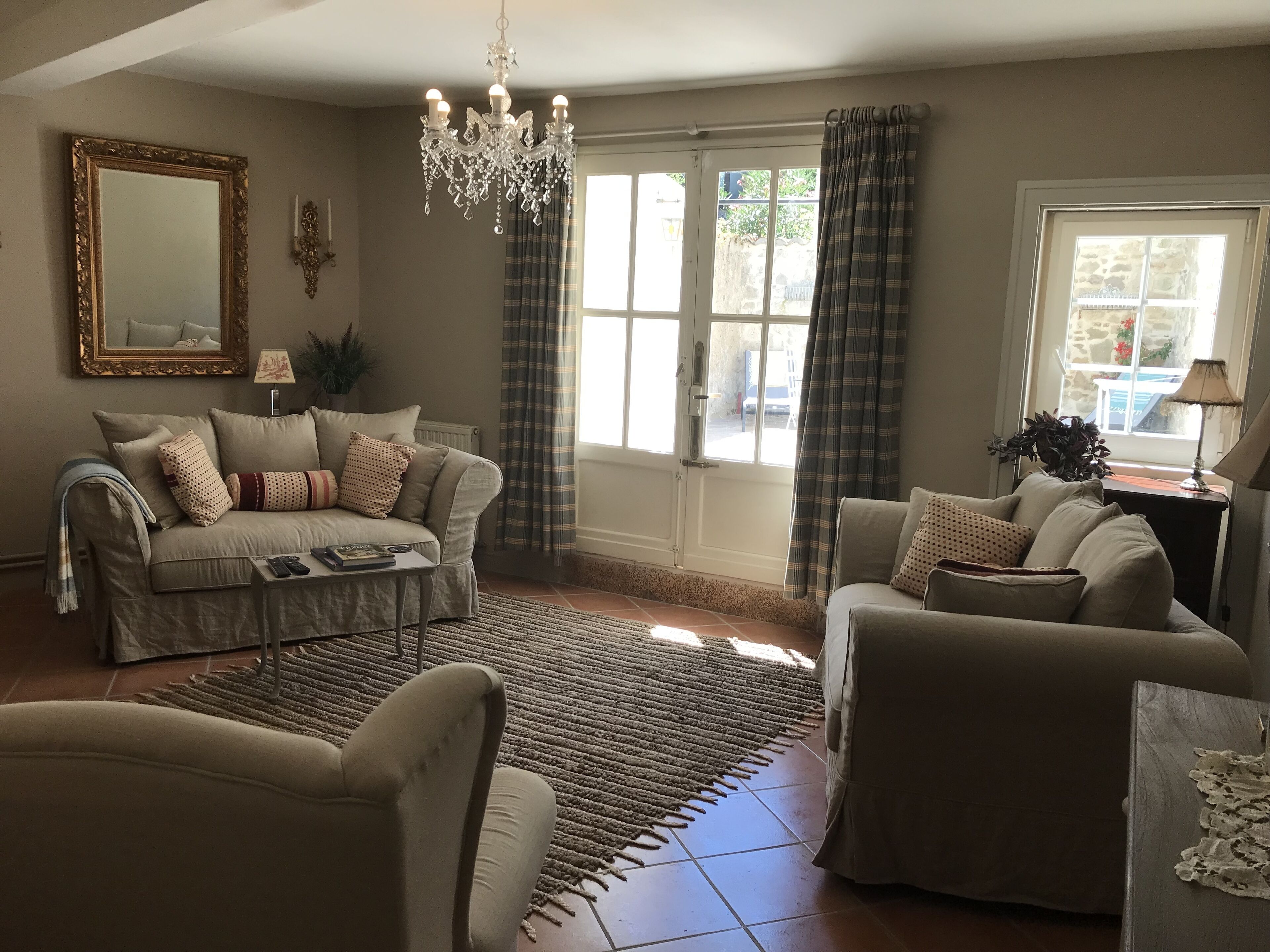 This Chic Townhouse In Centre Of Thriving Bastide Village. - Lauzun