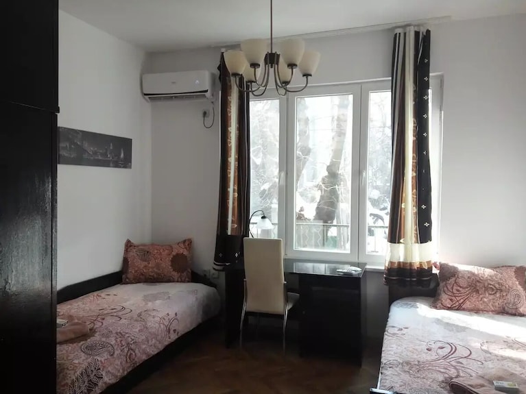 Large, Quiet And Spacious Apartment - 15 Min From City Centre! - 소피아