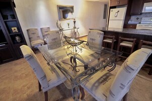 Apartamento Royal | Sala de estar | Televisor 