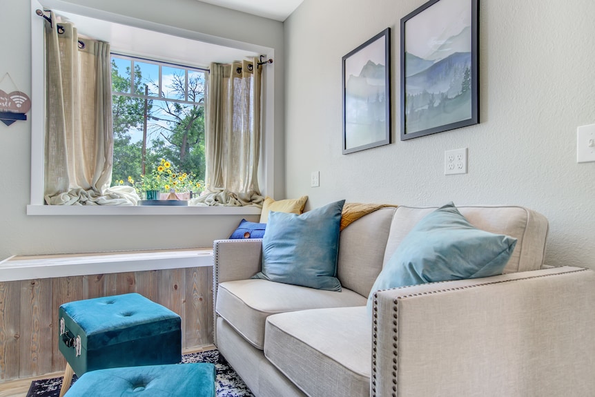 Modern Private Suite - Walkable Central Location - Colorado Springs, CO